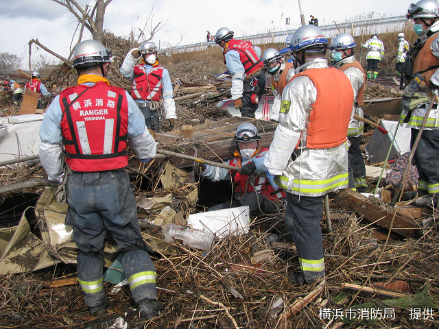 総務省|宮城県での緊急消防援助隊活動写真(横浜市消防局提供) 総務省|宮城県での緊急消防援助隊活動写真(横浜市消防局提供)